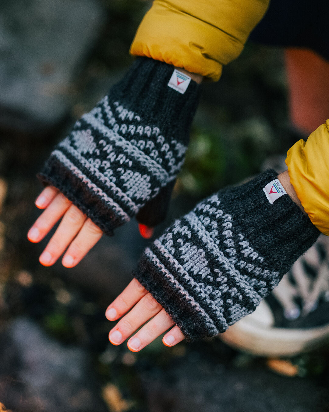Lily Fleece Lined Fingerless Mittens Black – Passenger