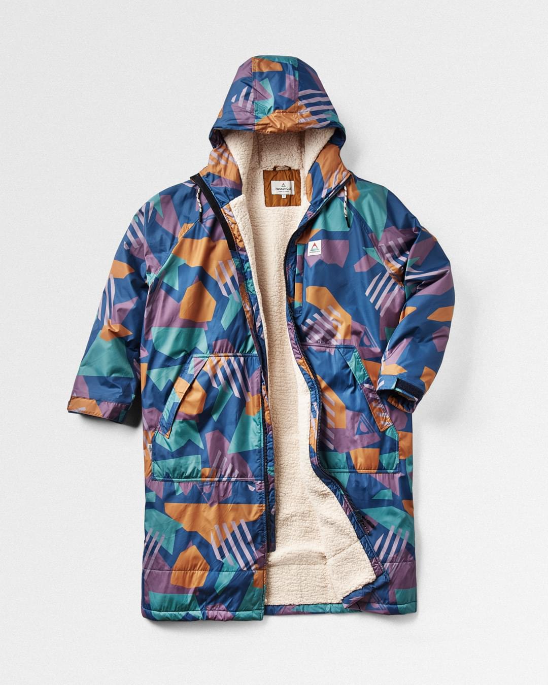 Waves Sherpa Lined Changing Robe Deep Blue Camo Pattern – Passenger